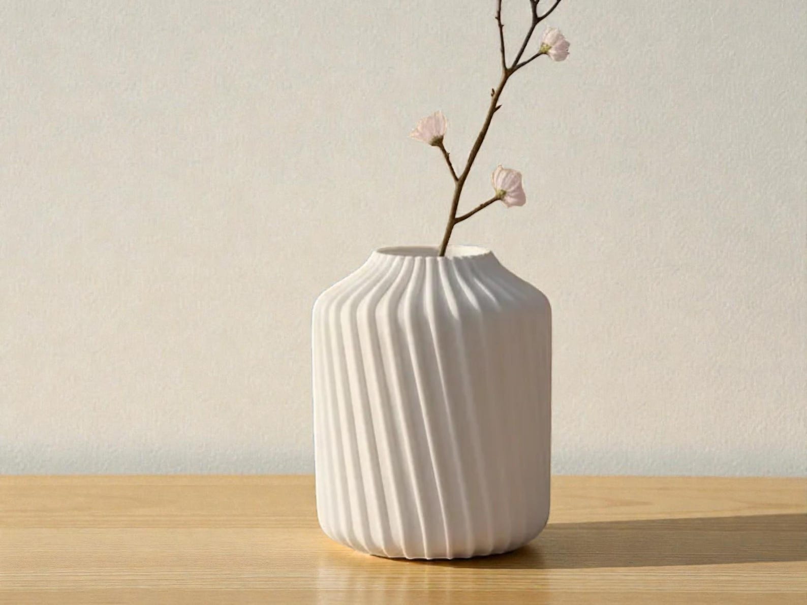 Macbeth Vase STL File for 3D Printing, Dramatic Sculptural Flower Vase ...