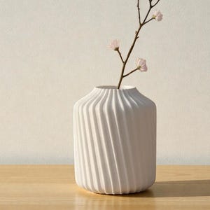 Macbeth Vase STL File for 3D Printing, Dramatic Sculptural Flower Vase ...
