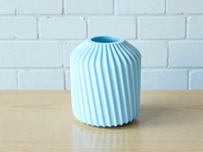Macbeth Vase STL File for 3D Printing, Dramatic Sculptural Flower Vase ...