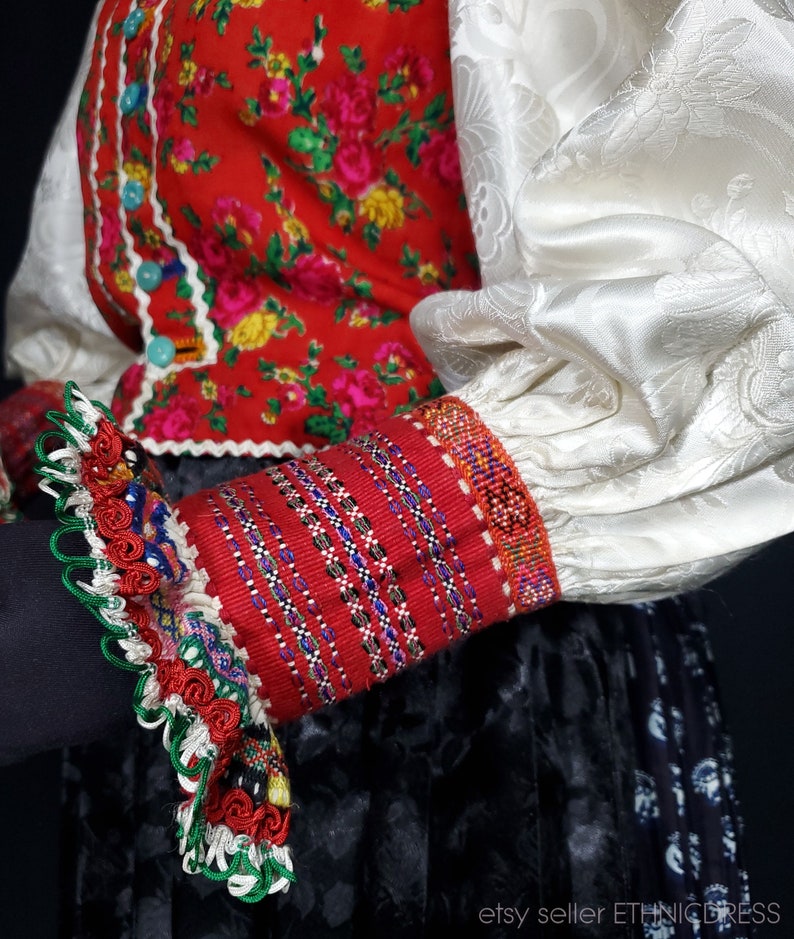 Vintage Rusyn Woman's Folk Costume From Velky Lipnik, Slovakia | Spis ...