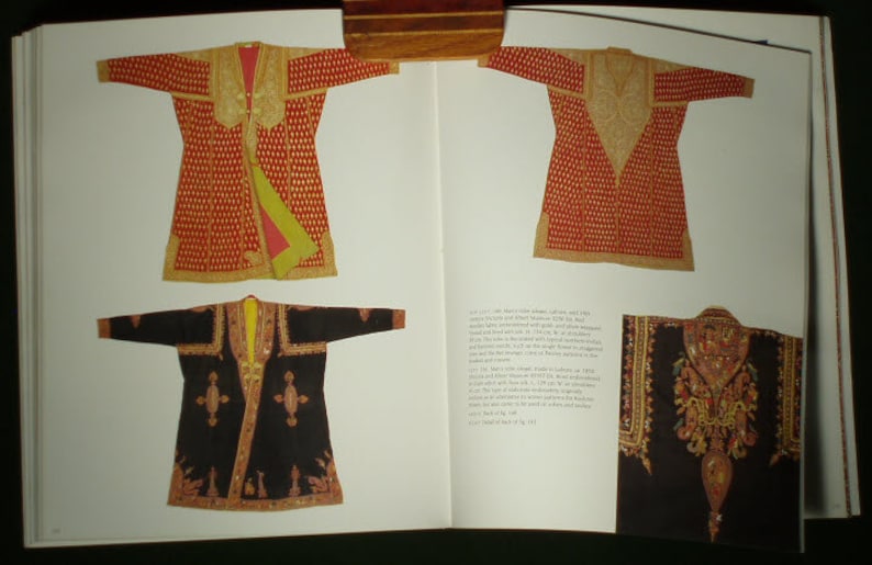 BOOK Colours of the Indus: Costumes and Textiles of Pakistan ...