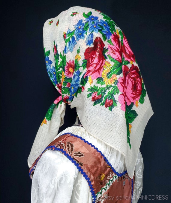 Vintage Rusyn woman's folk costume from Velky Lipnik,… - Gem