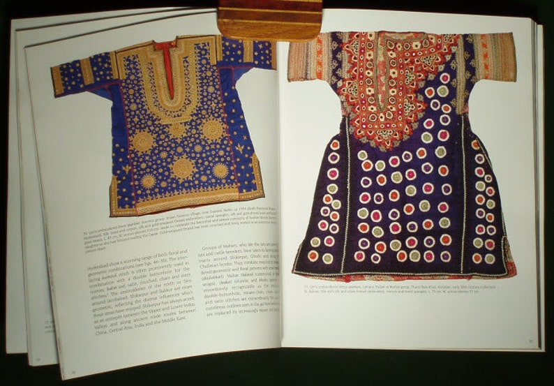 BOOK Colours of the Indus: Costumes and Textiles of Pakistan ...