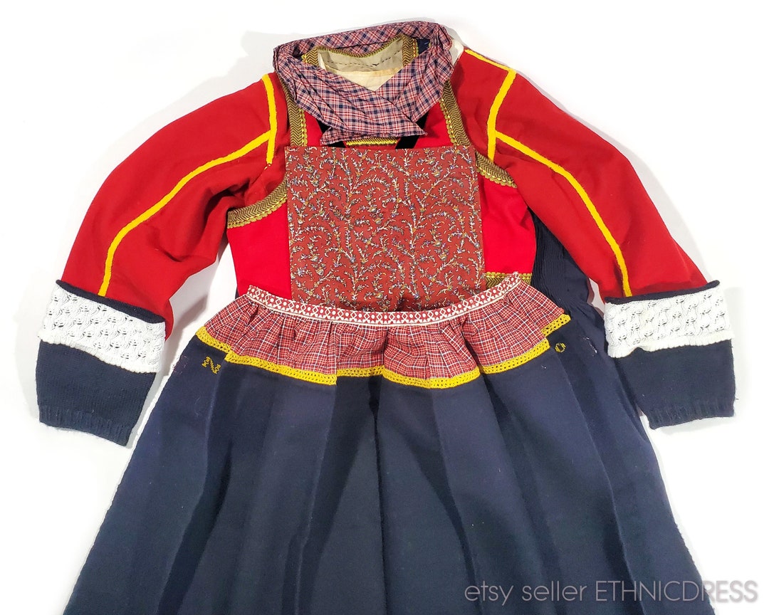 Dutch Woman's Folk Costume From Marken, Netherlands | Traditional ...