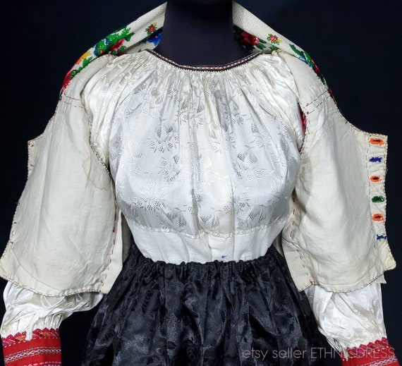 Vintage Rusyn woman's folk costume from Velky Lipnik,… - Gem