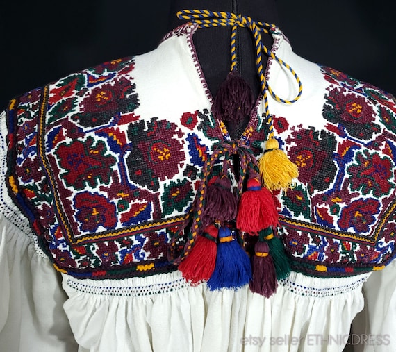 Vintage Romanian folk costume skirt & blouse from Oas… - Gem