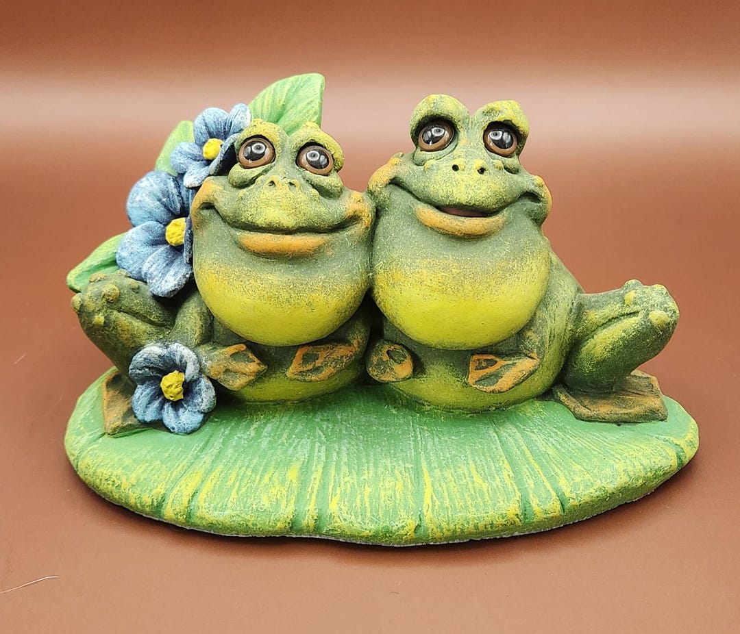 Vintage Pete Apsit Ceramic Frog Figurine – Signed Hugging Pair With ...