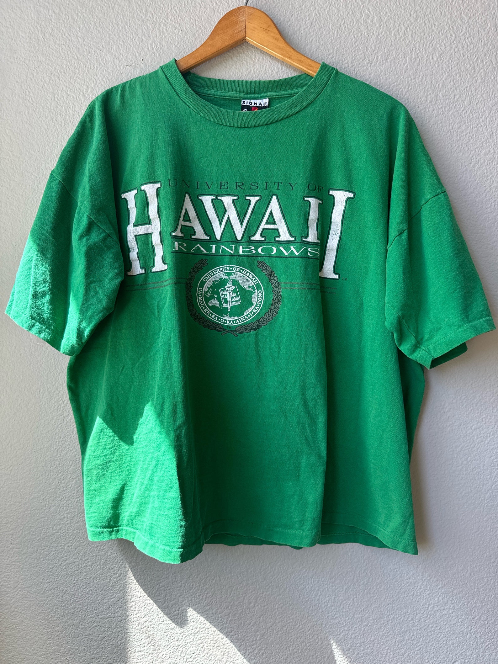 University of Hawaii Rainbows T-shirt - Etsy