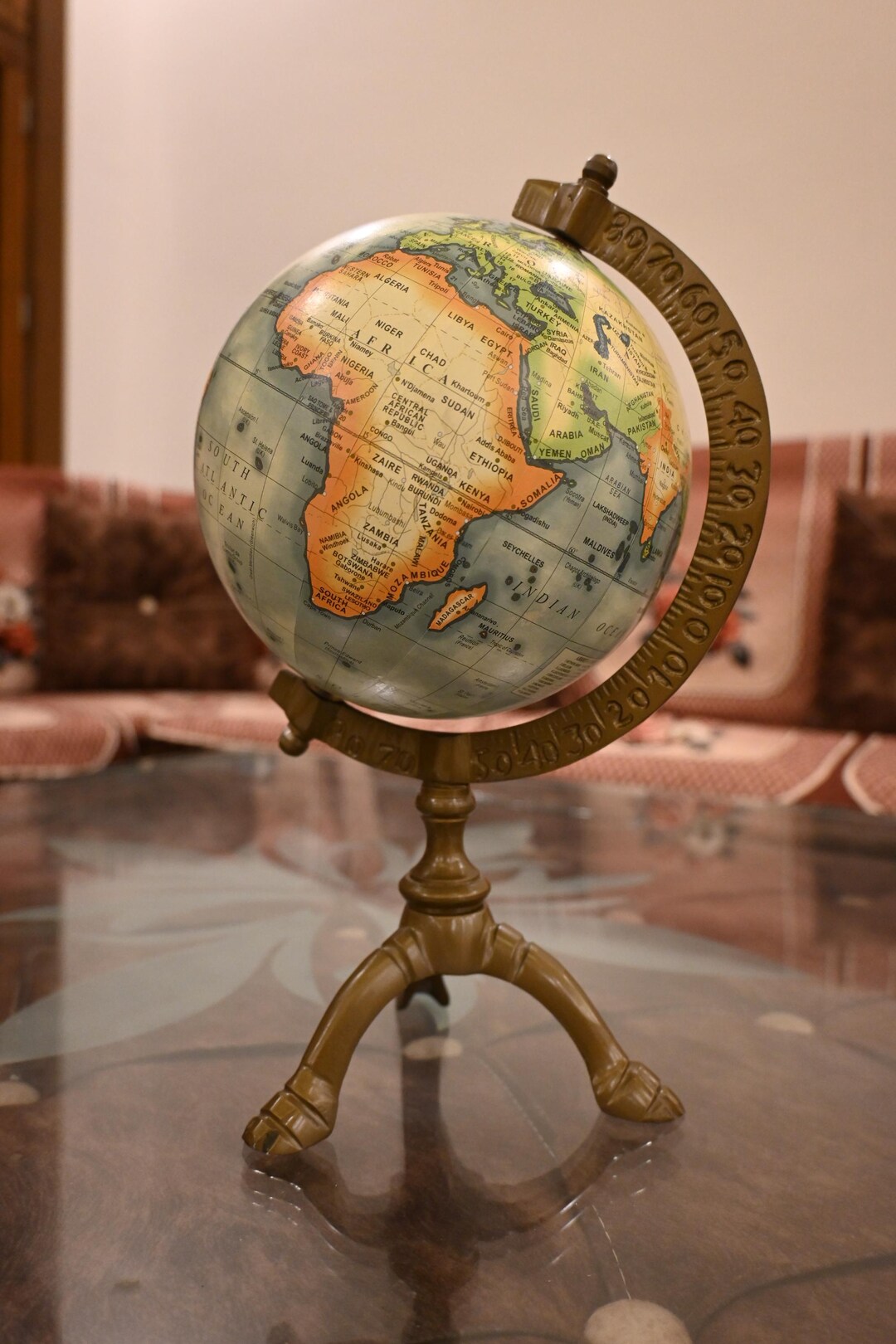 Vintage Style World Globe With Claw Foot Stand | Antique Look Desk ...