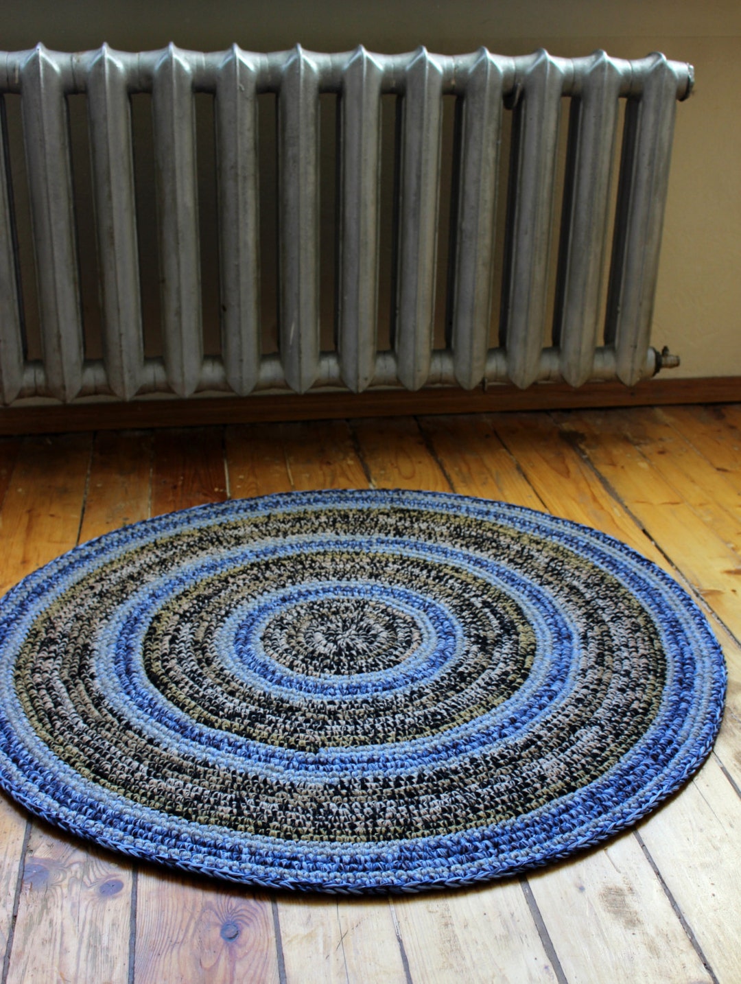 Hand Crochet Round Rug, Beautiful Two Changing Shades Put in Stripes ...