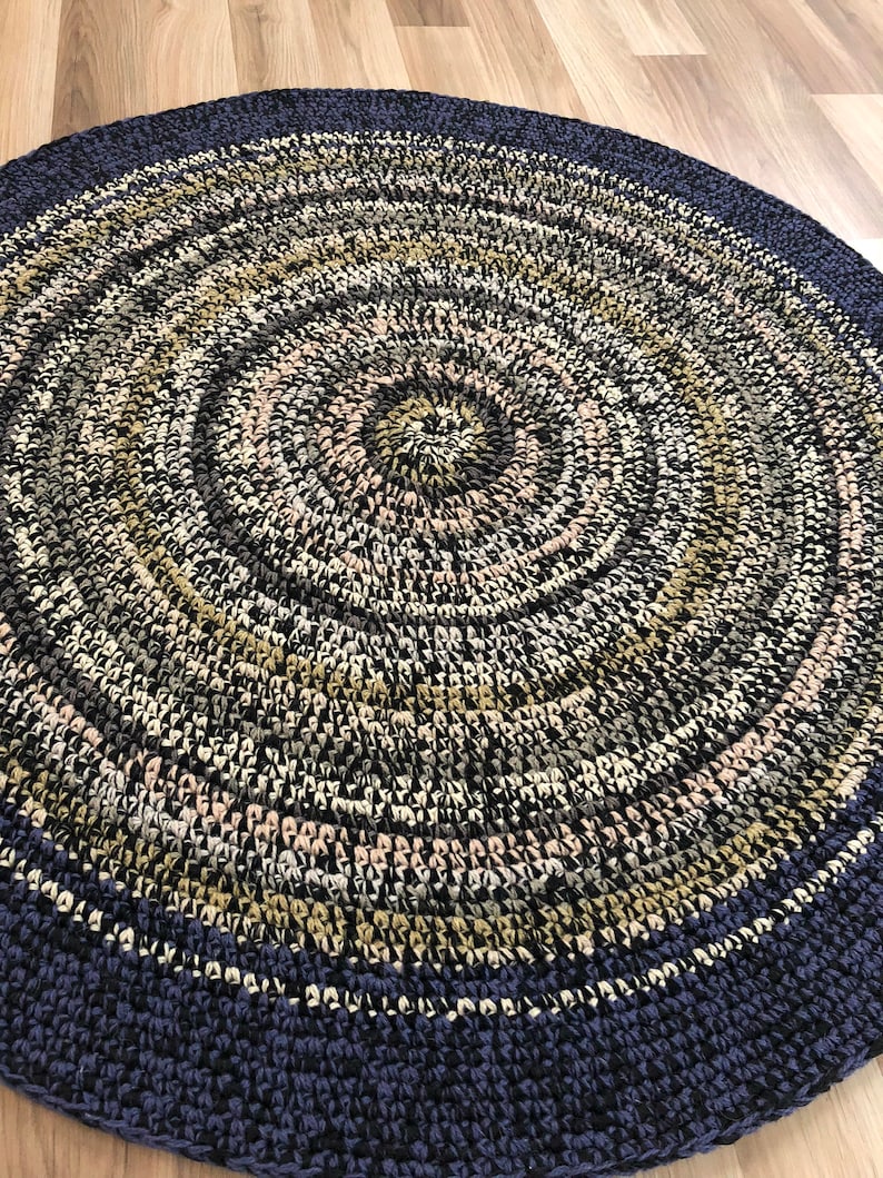 Beautiful Hand Crocheted Round Rug 40 Inches in Diameter - Etsy