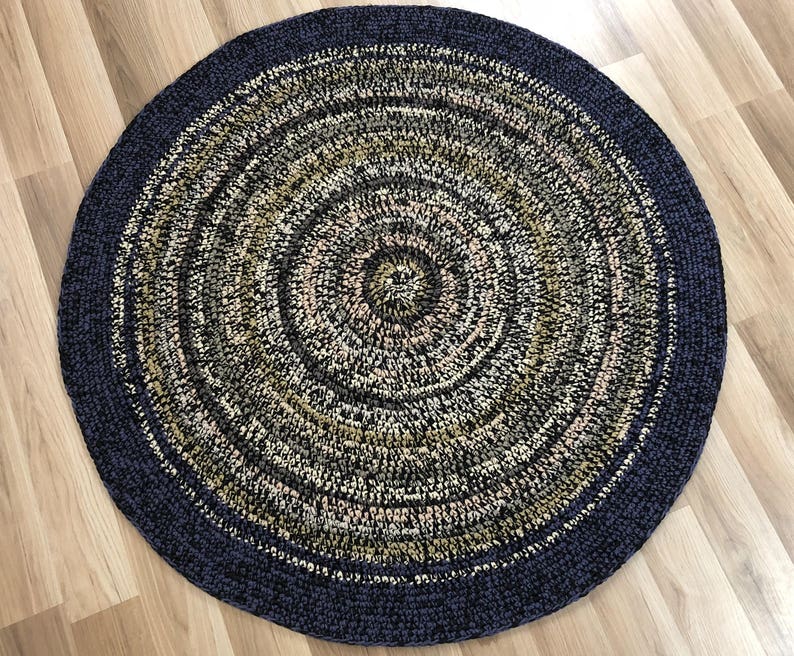 Beautiful Hand Crocheted Round Rug 40 Inches in Diameter - Etsy