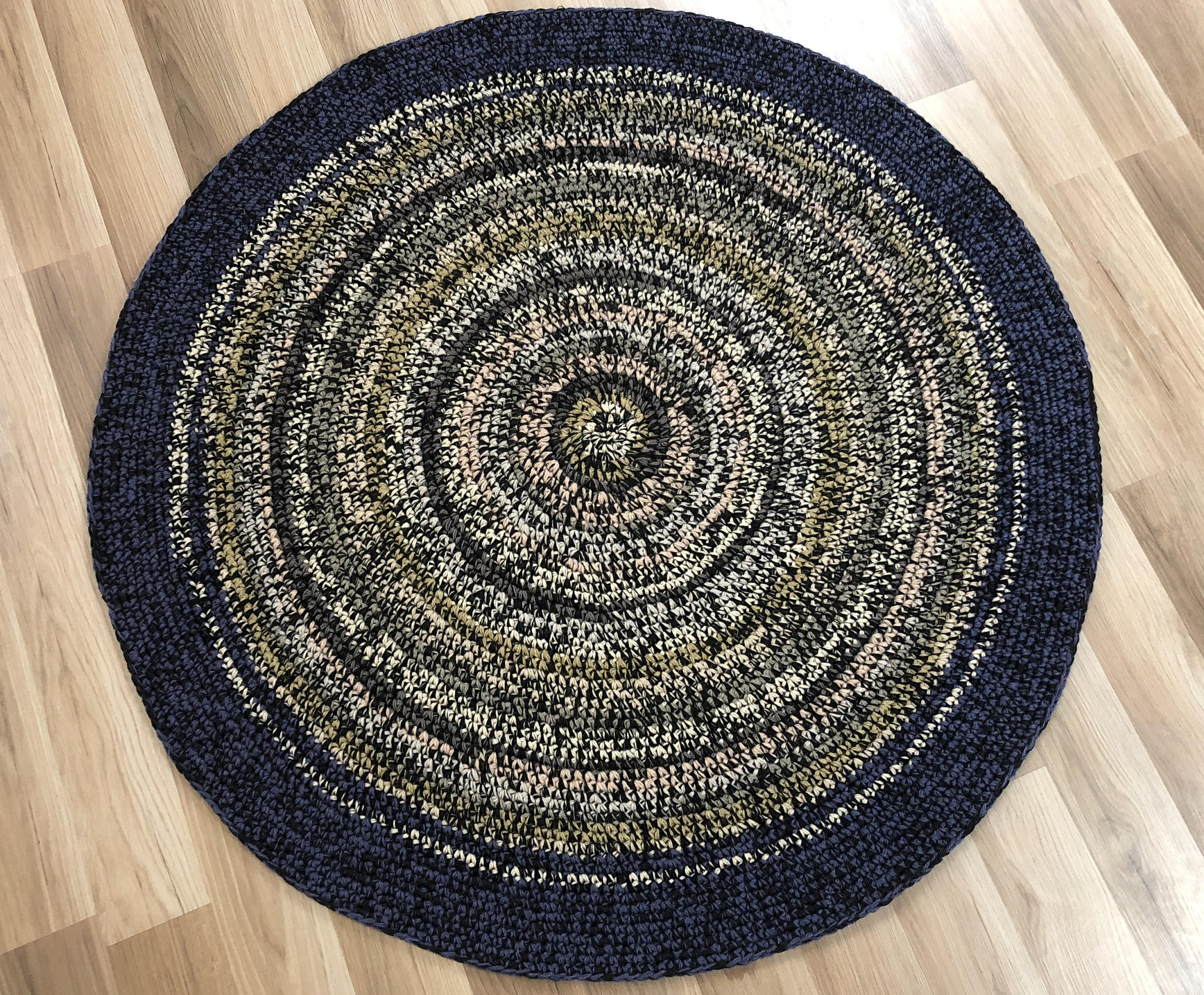 Beautiful Hand Crocheted Round Rug 40 Inches in Diameter - Etsy