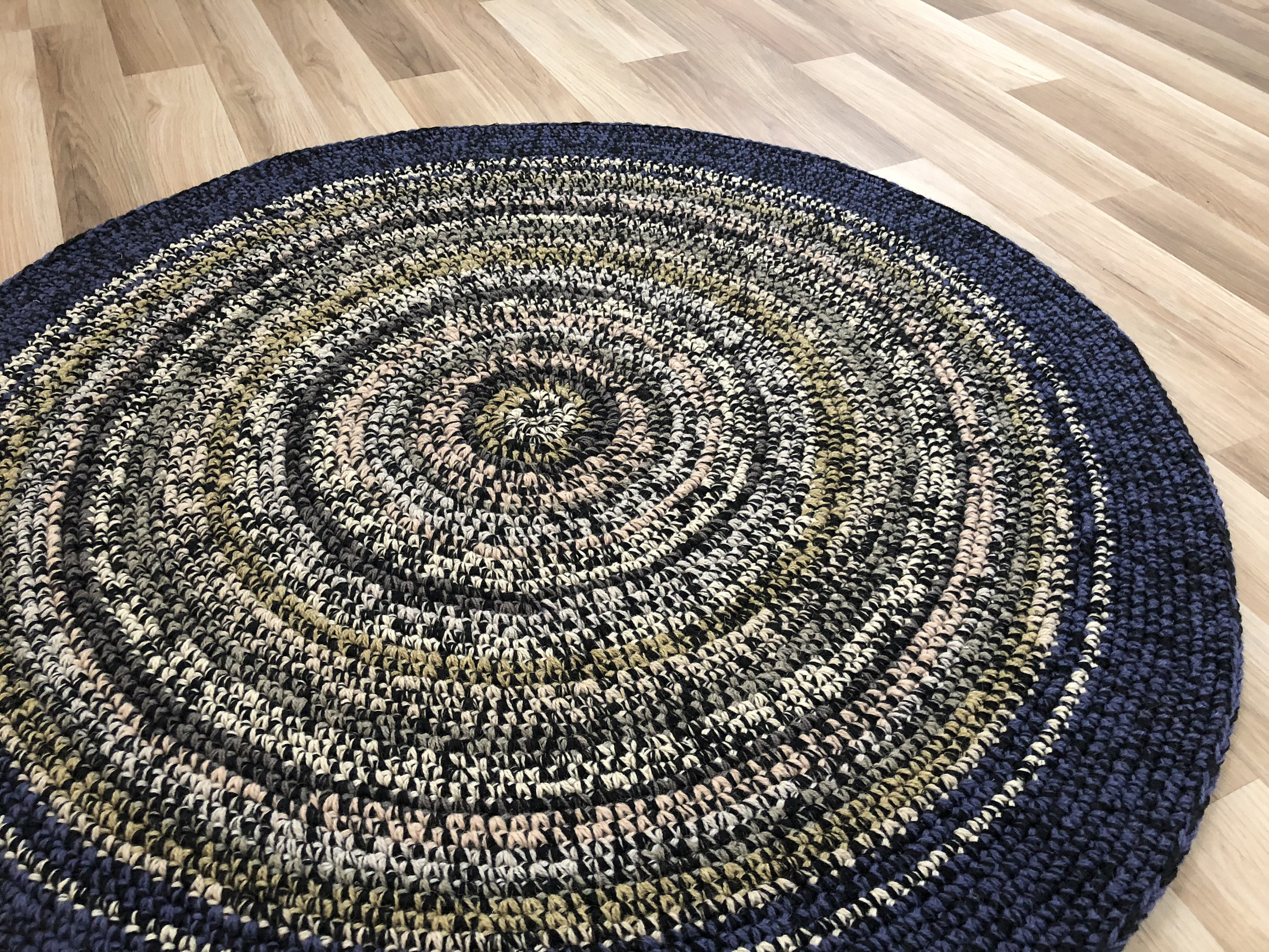 Beautiful Hand Crocheted Round Rug 40 Inches in Diameter - Etsy