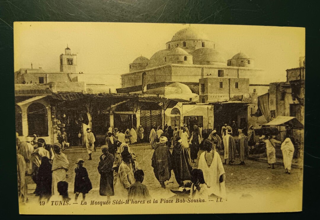 Tunis - La Mosquee Sidi-m'hares Et La Place Bab-souika - Tunisia ...