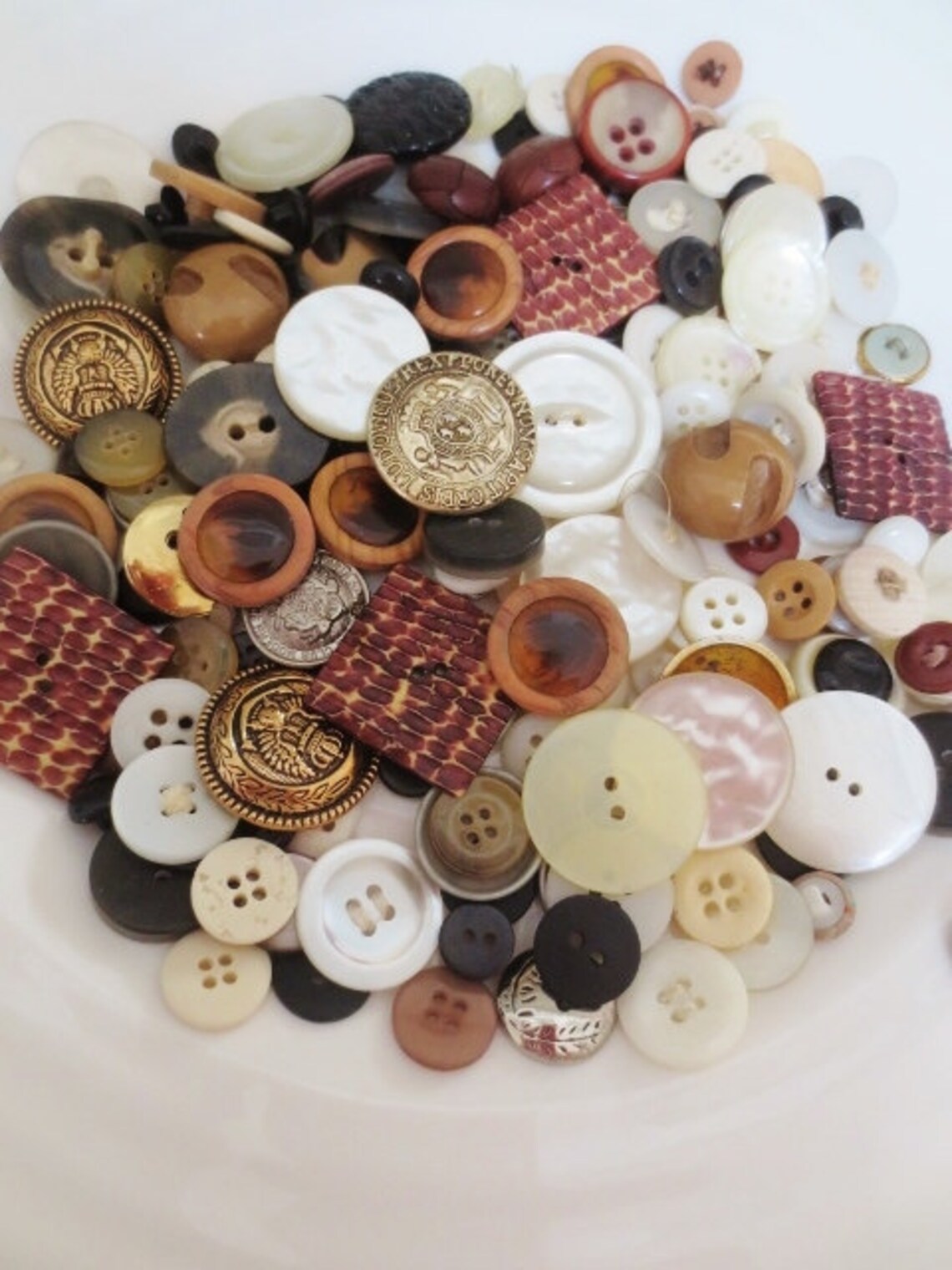Huge Vintage Buttons Lot and Storage Tins 320 Pieces Plus 4 - Etsy