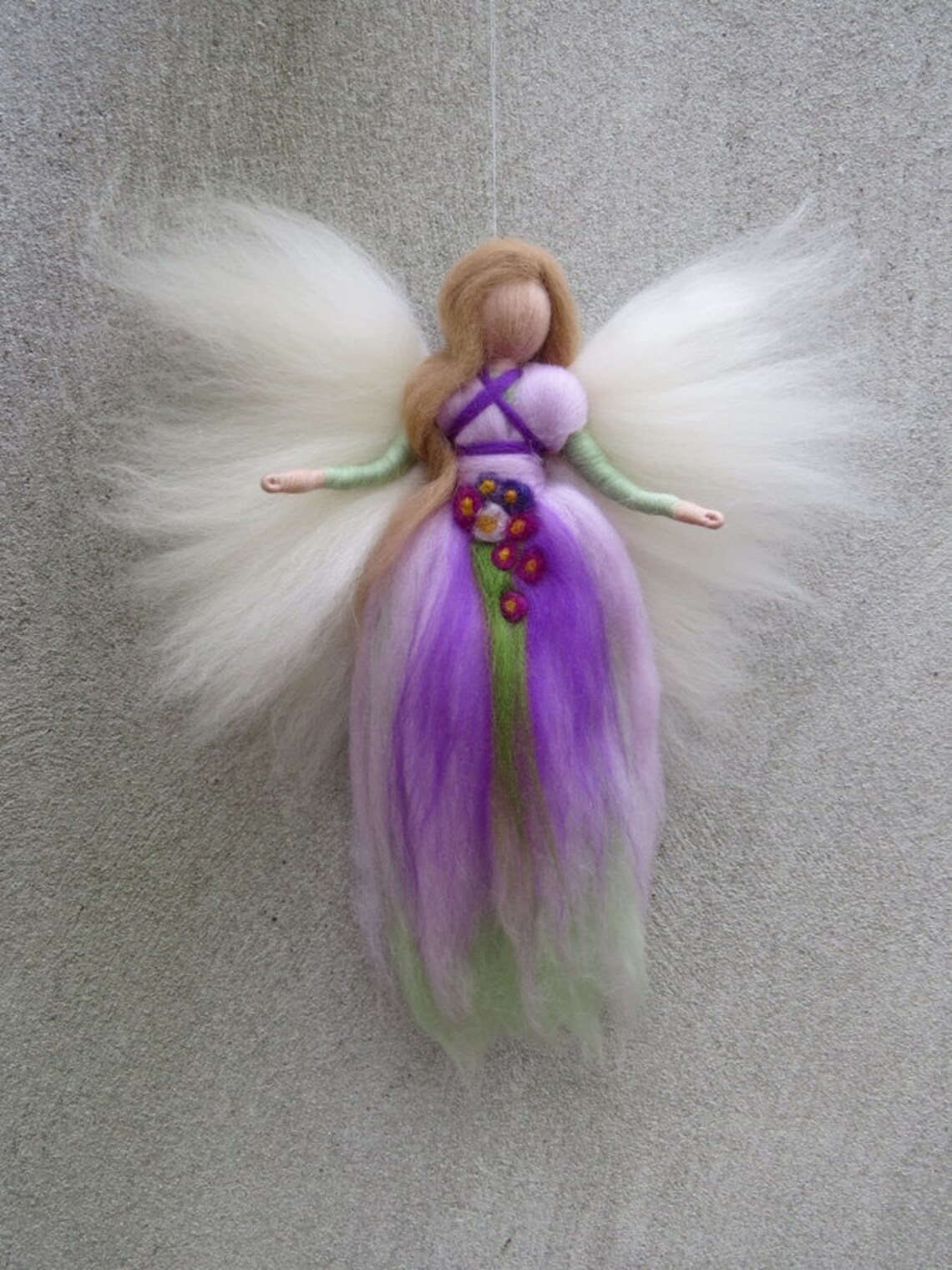 Engel Elisa gefilzt aus Wolle Waldorf inspiriert - Etsy.de