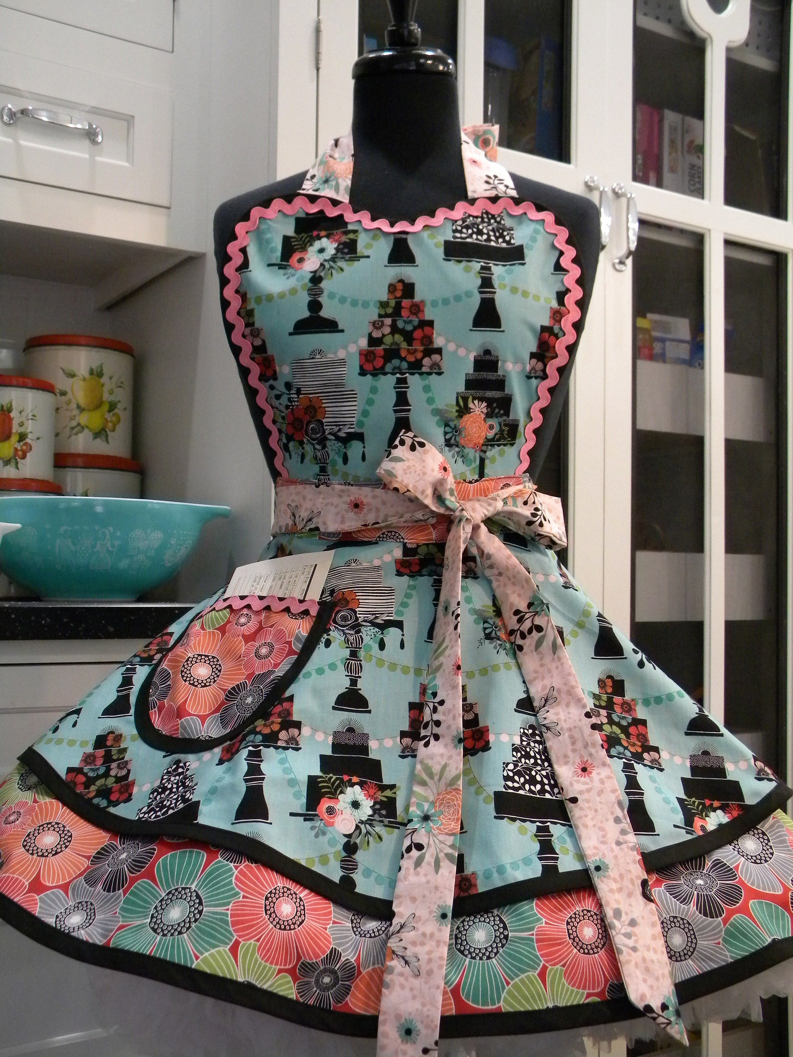 WOMENS APRON-A Piece of Cake Flounce Apron | Etsy