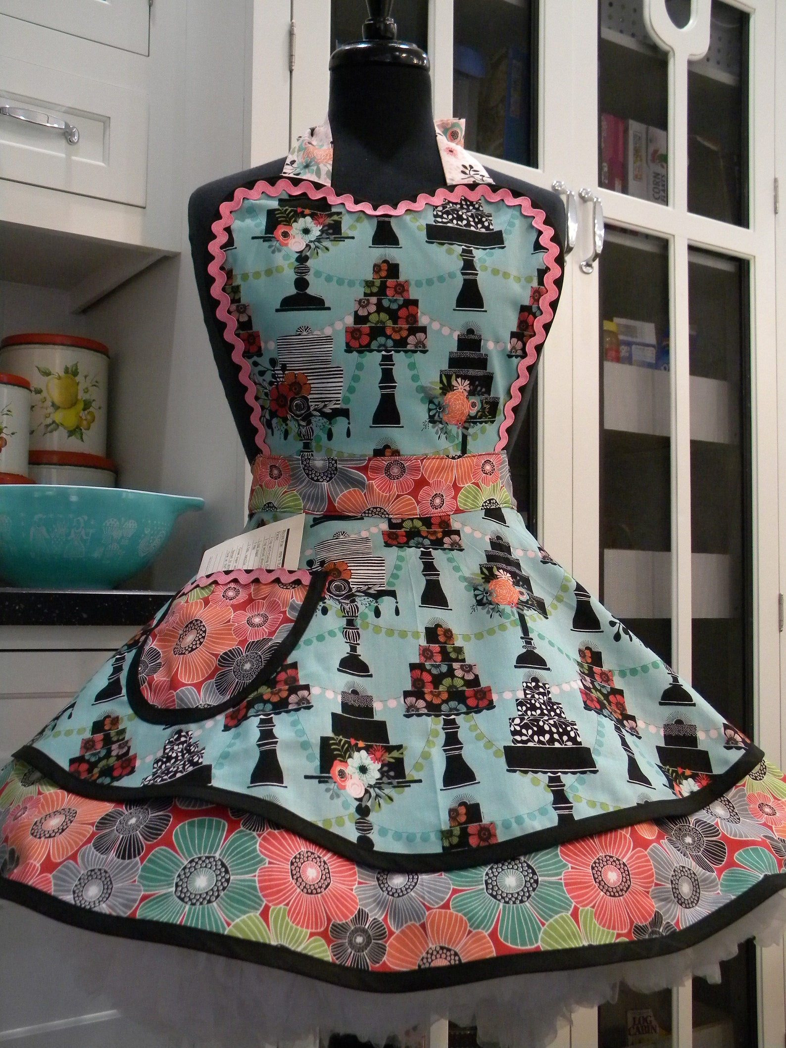 WOMENS APRON-A Piece of Cake Flounce Apron | Etsy