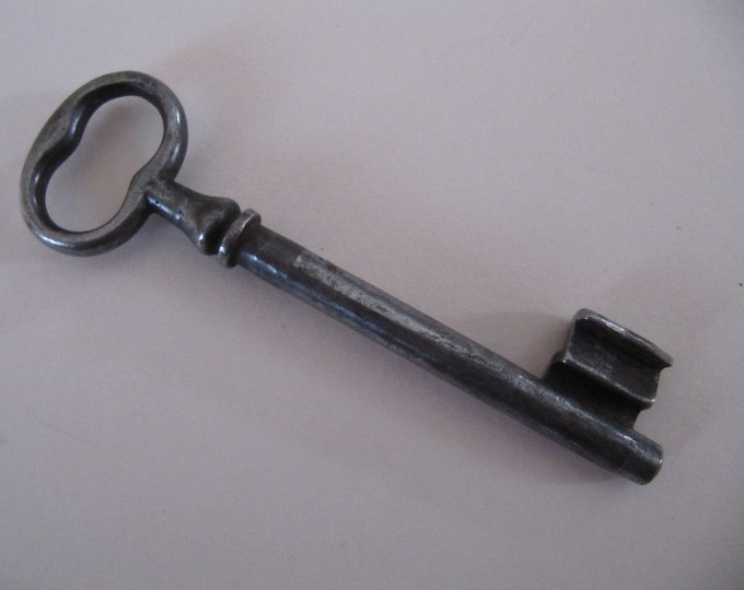 Antique 1910 Skeleton Key, 1900s Old Keys Large Solid Heavy W/ Large ...