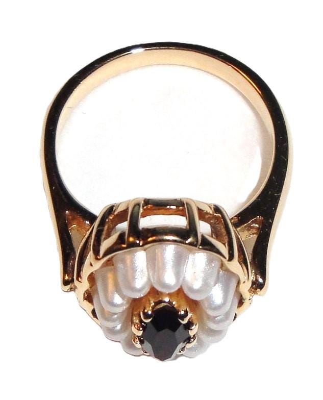 Vintage Avon "opulent Ring" - Faux Garnet & Pearl, Size 7 - Etsy