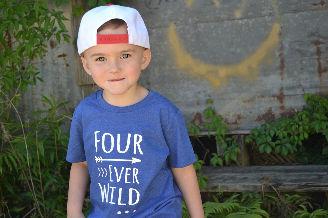 FOUR ever Wild - Maglietta per il 4° compleanno - Nome sul retro ...