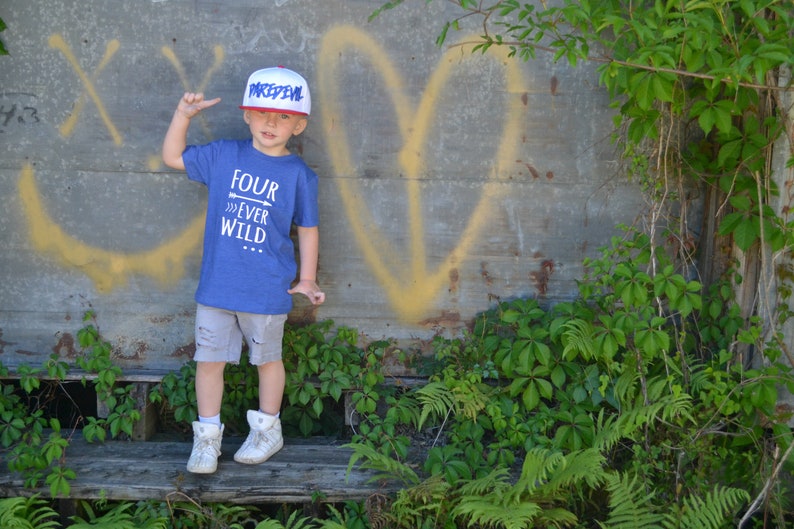 FOUR ever Wild - Maglietta per il 4° compleanno - Nome sul retro ...
