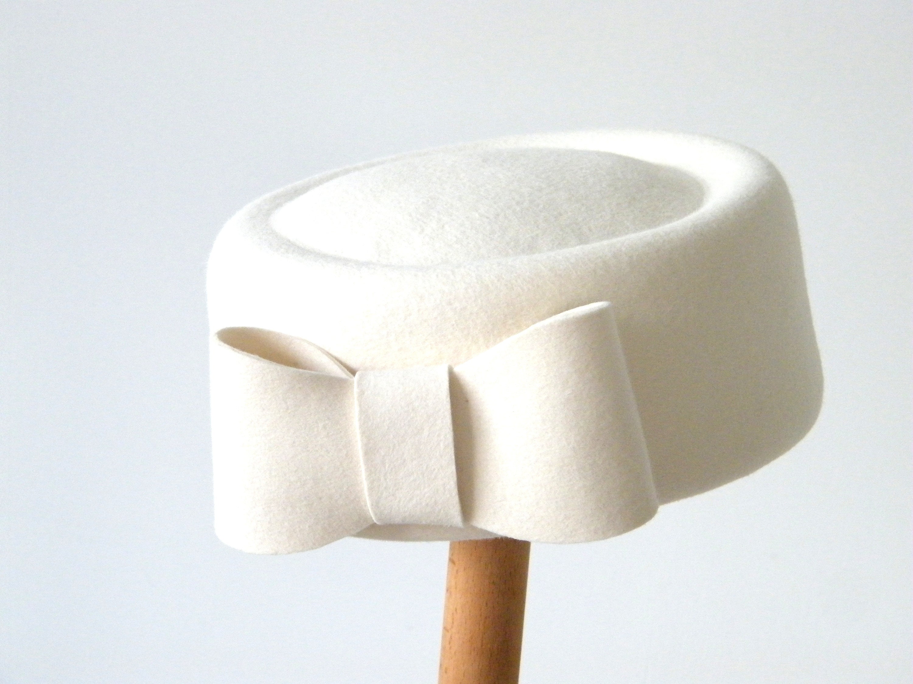 White Pillbox Hat/ Winter Wedding Hat / Bridal Hat/ Audrey Hat/ FUR ...