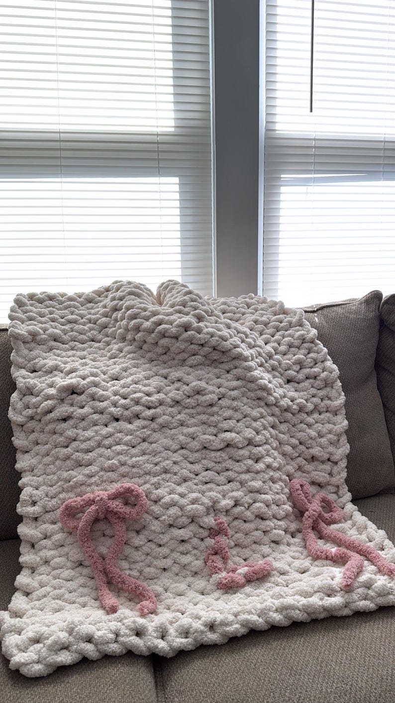 CUSTOM Chunky Knit Bow Blanket - Etsy