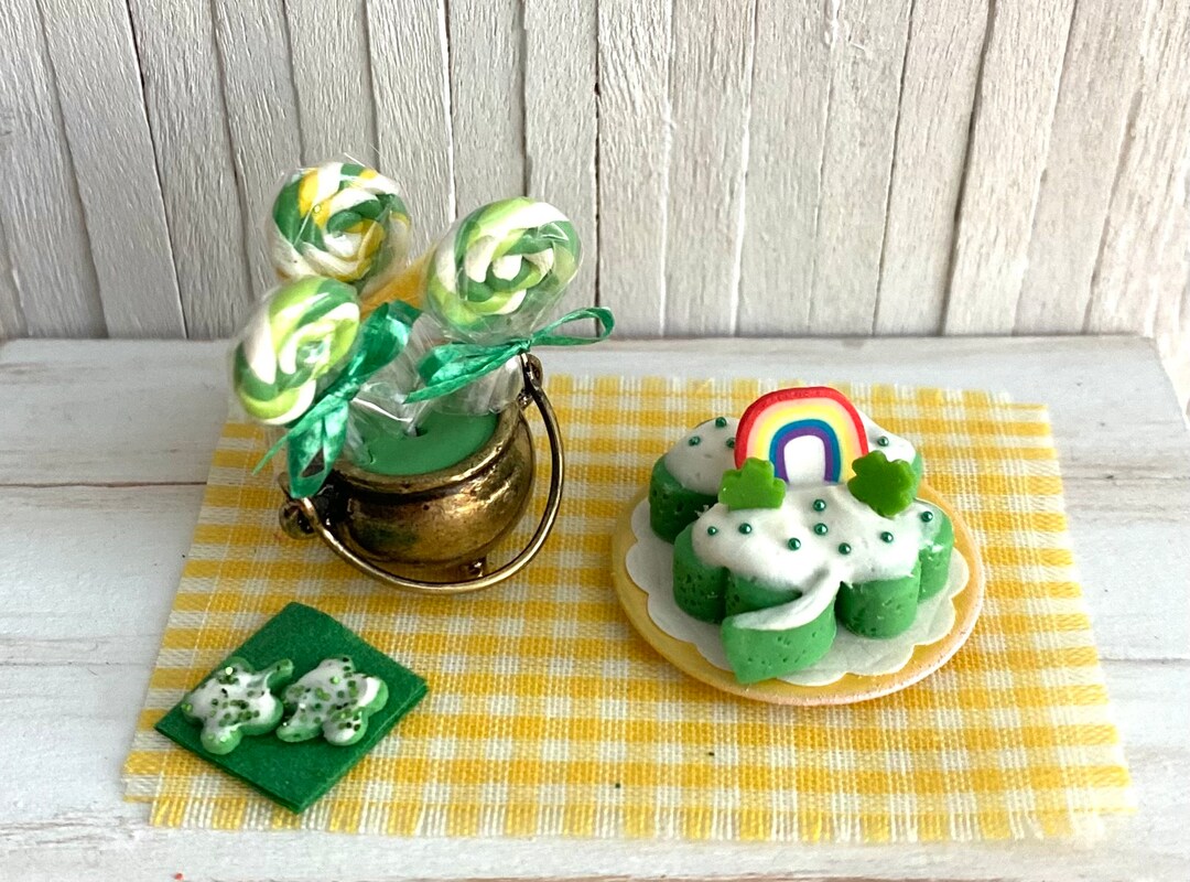 Miniature St. Patrick’s Day Cake and Lollipops - Etsy