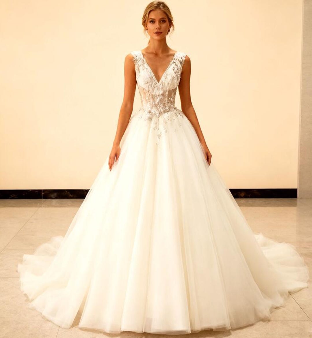 Abito da sposa in tulle con corpetto in pizzo trasparente: abito da ...