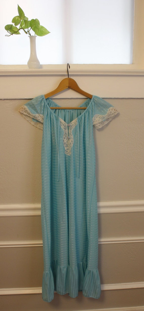 Vintage Turquoise Nightgown Gem