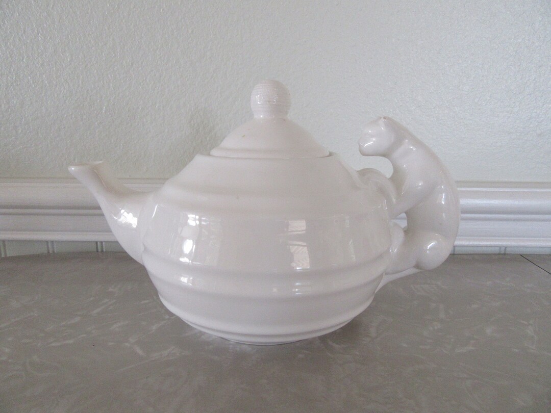 Vintage White Ceramic Porcelian Round Tea Pot With a Kitty Handle ...