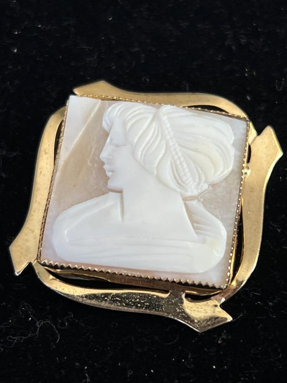 RARE left facing 12KT GOLD FILLED square cameo - Gem