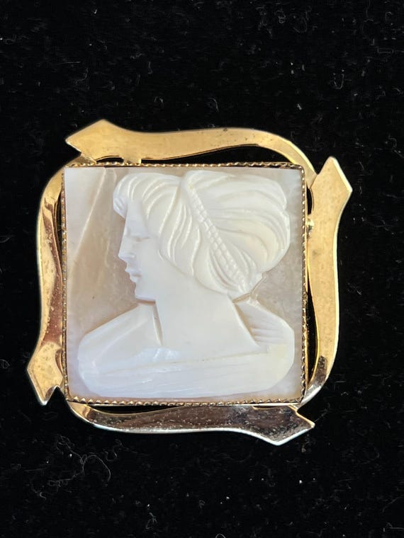 RARE left facing 12KT GOLD FILLED square cameo - Gem