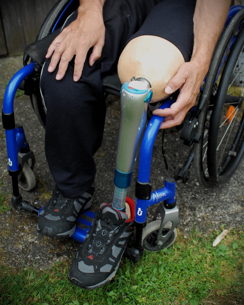 Rare Wheelchair Use LAK Pretender Prosthetic Leg Movie Prop Theatre ...