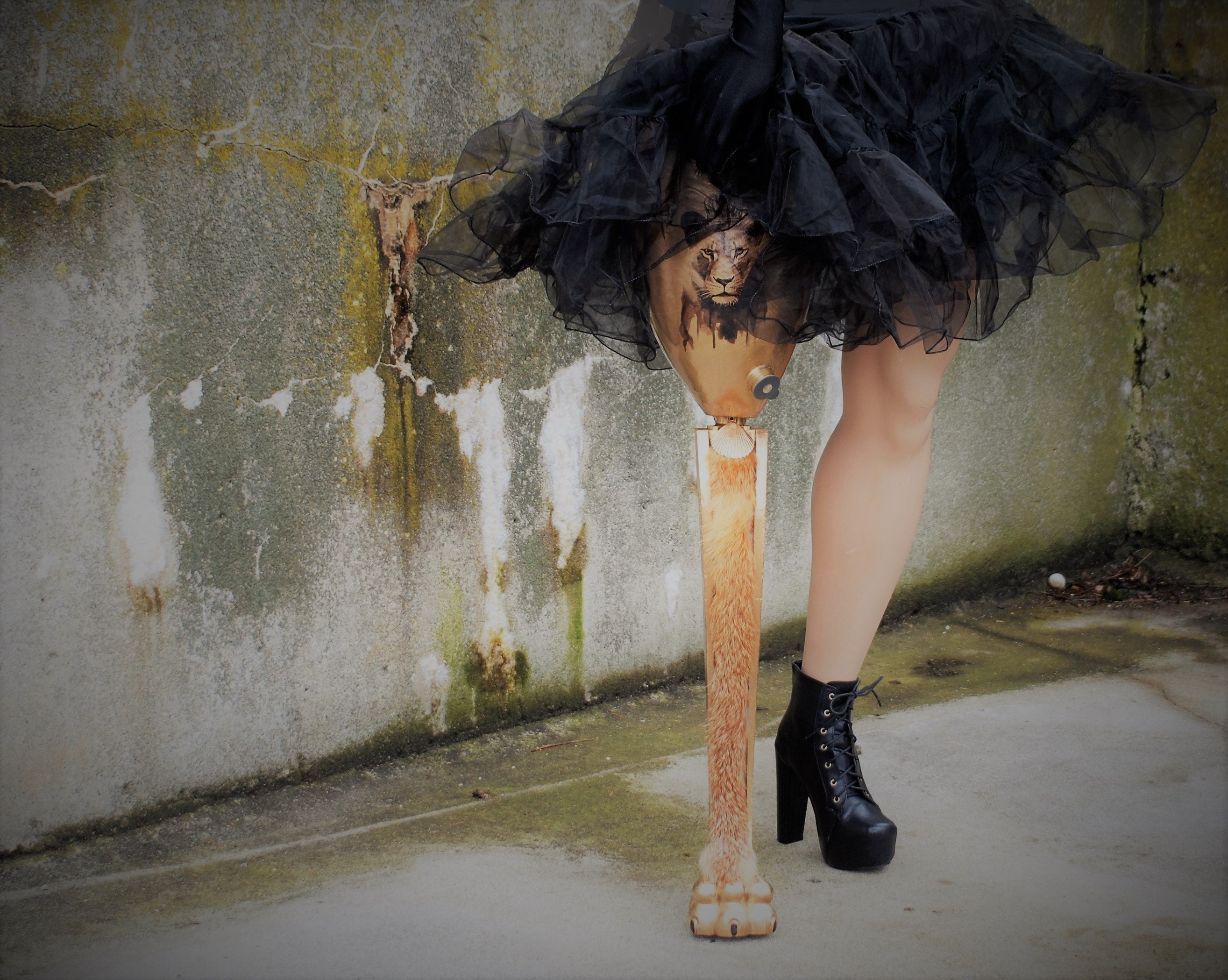 Extraordinary Rare Womens Romantic Miss Lionheart Pegleg Prosthetic Leg