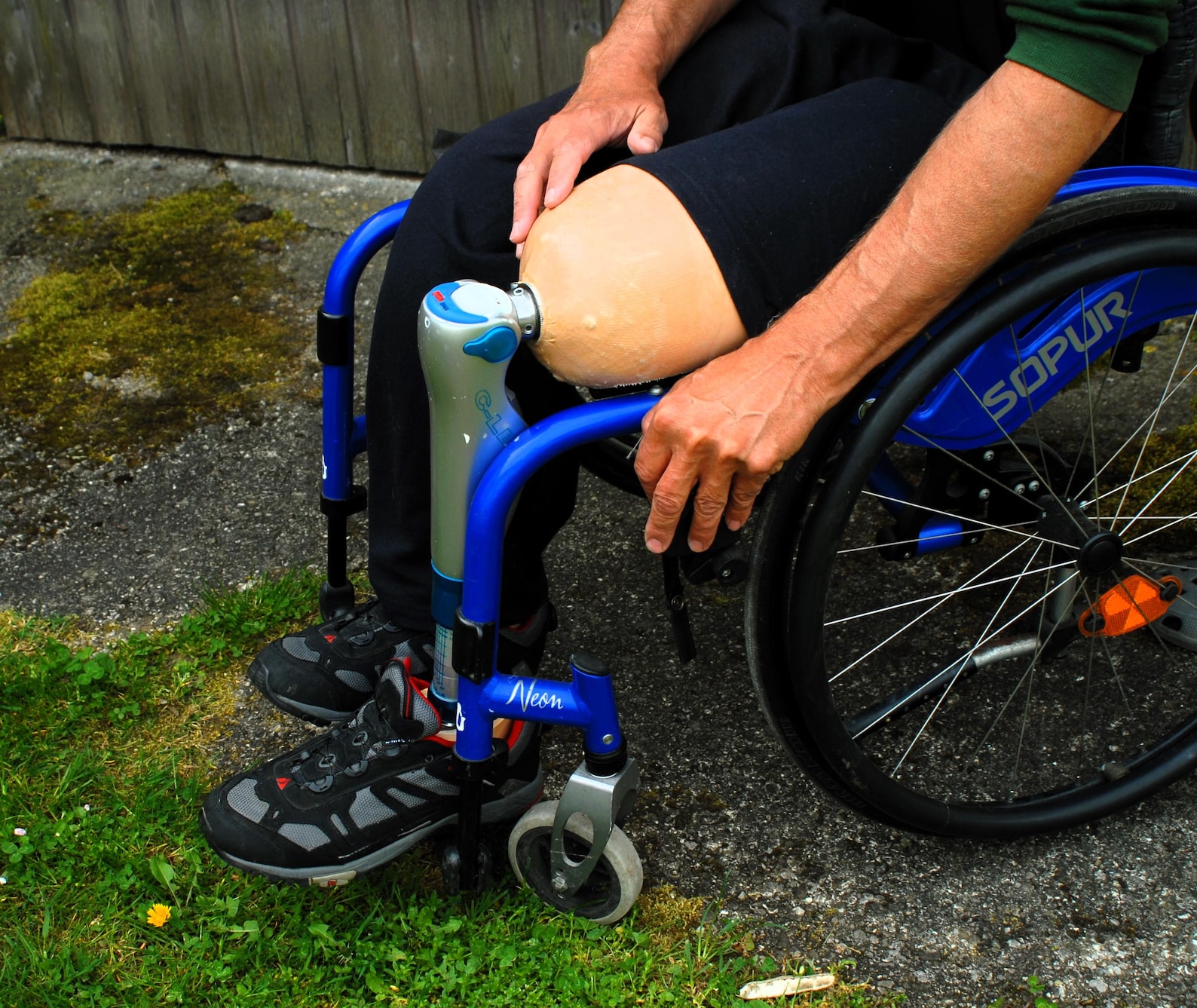 Rare Wheelchair Use LAK Pretender Prosthetic Leg Movie Prop Theatre ...