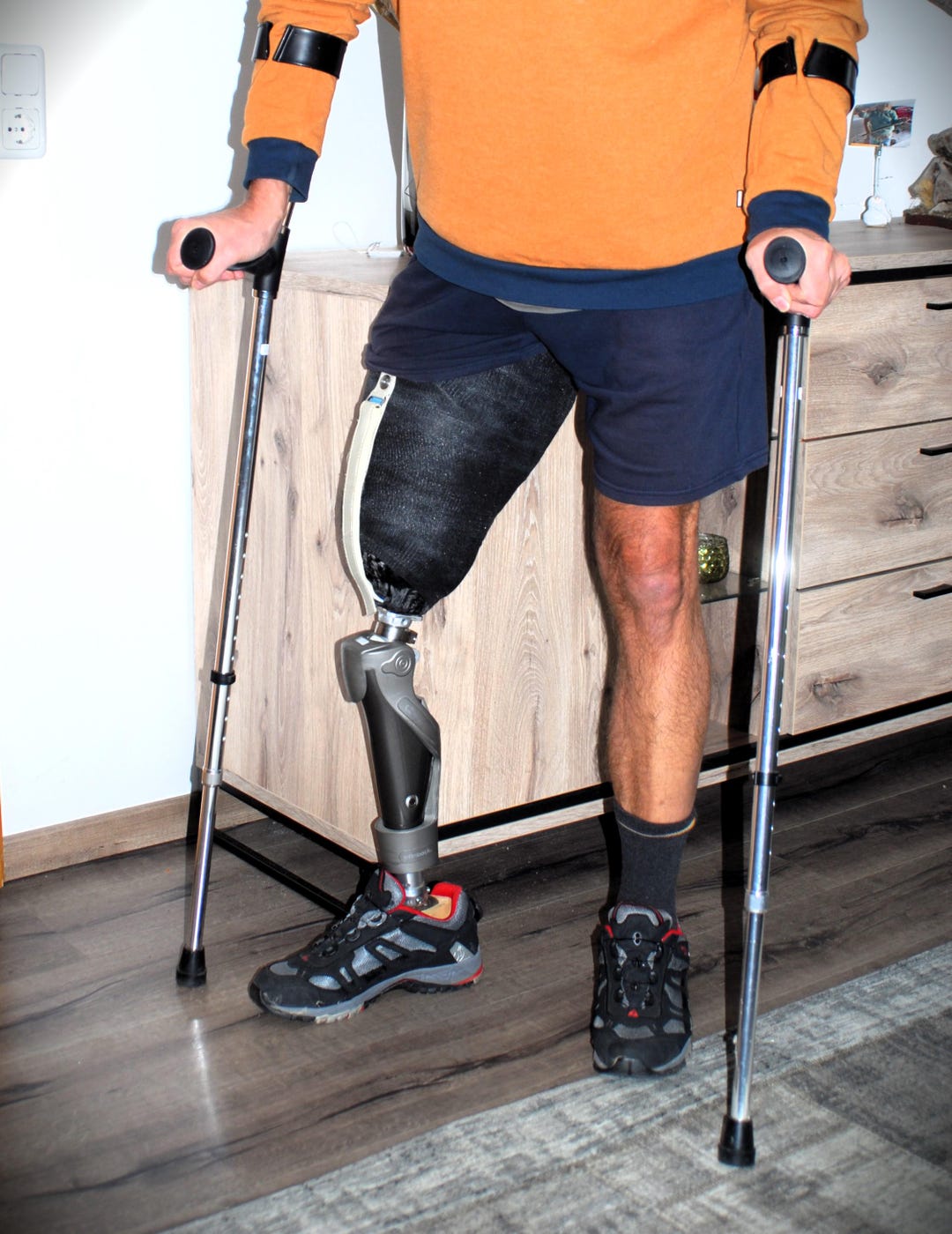 Righht Pretender Prosthetic Leg Movie Prop Theatre Photo Shooting ...