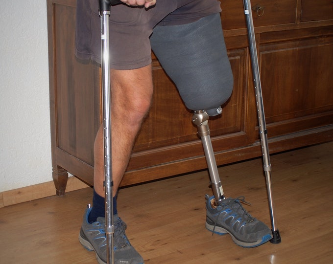 Left Pretender Prosthetic Leg Set Foot and Pegleg Movie Prop Theatre ...