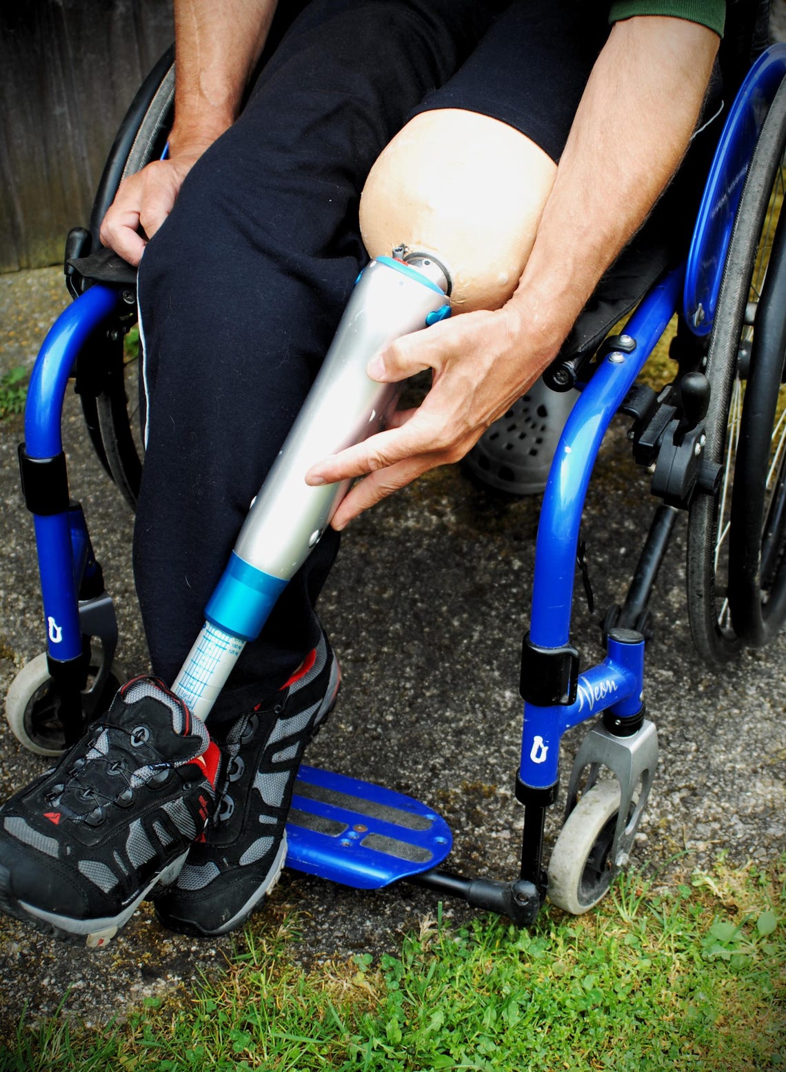 Rare Wheelchair Use LAK Pretender Prosthetic Leg Movie Prop Theatre ...