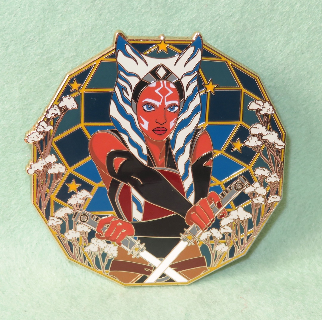 In Hand Ahsoka Tano Mandalorian Clone Wars Jedi Padawan Gold Plated ...