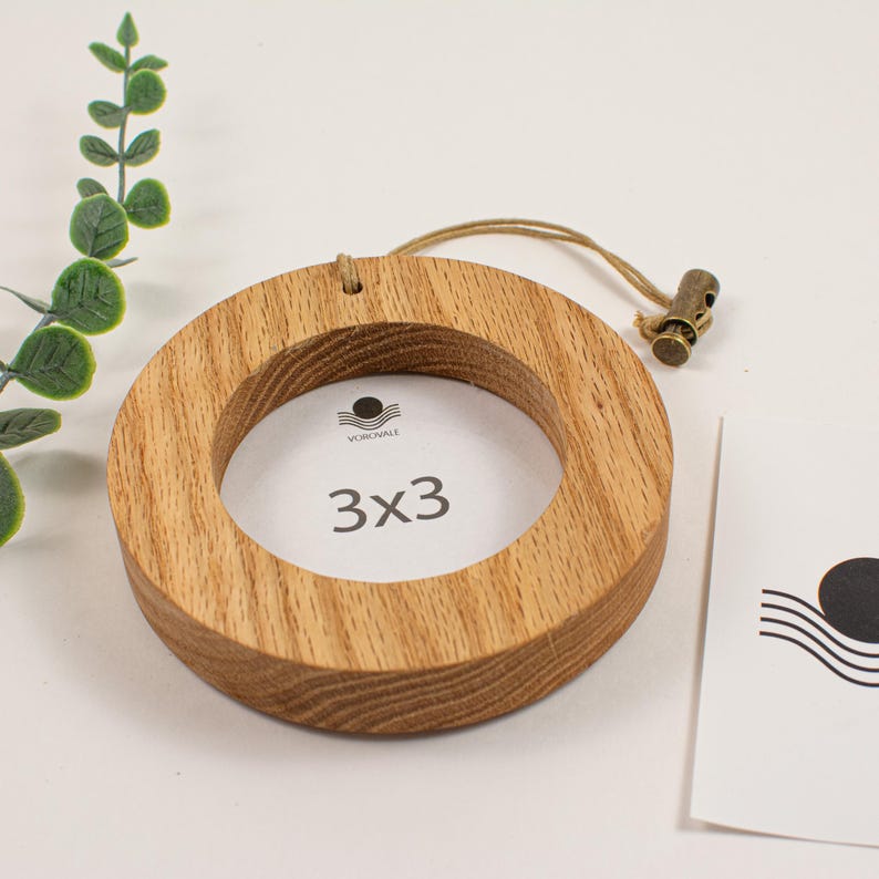 Round Wood Photo Ornament – Rustic Oak Hanging Picture Frame - Etsy