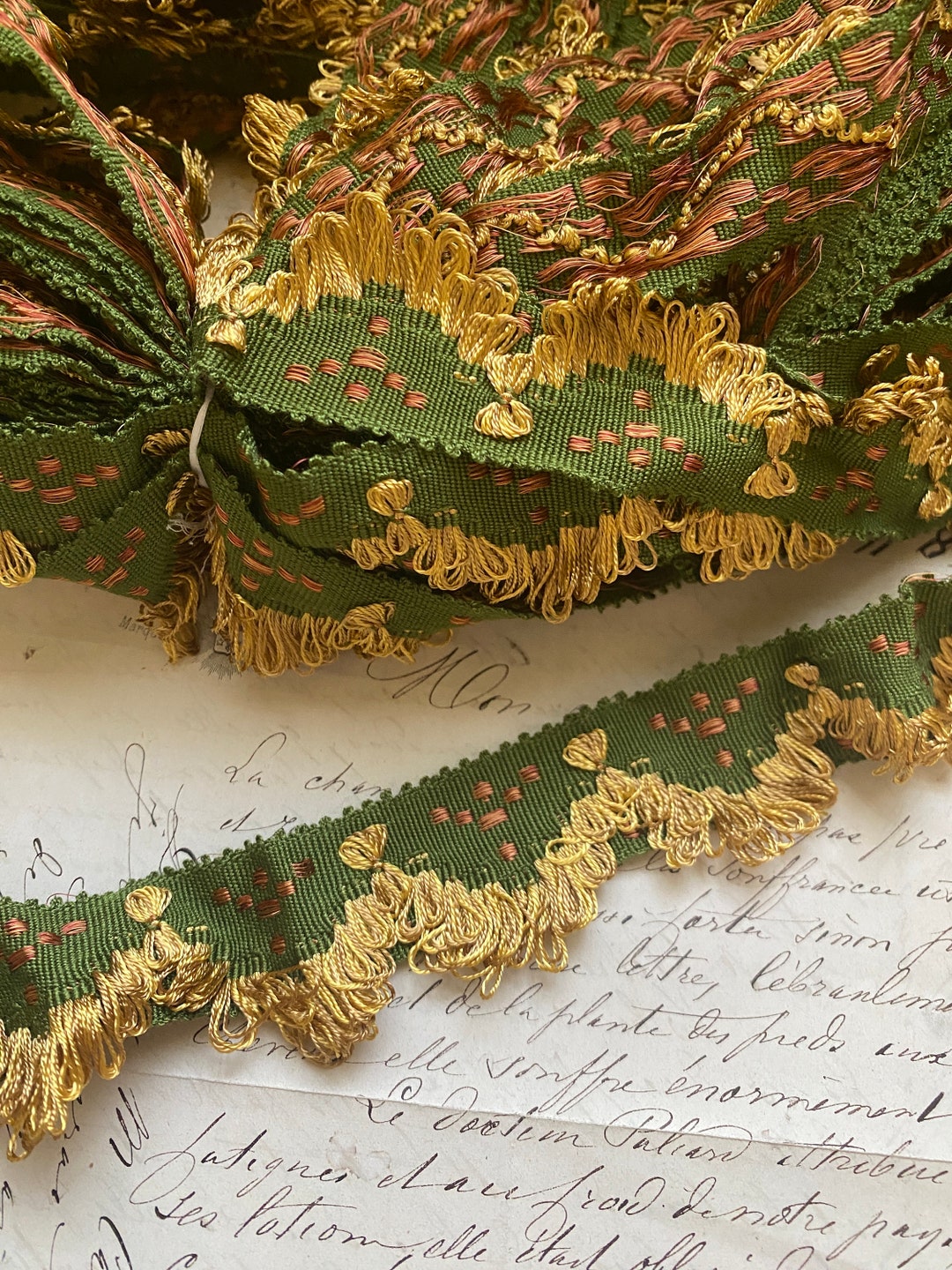 1.375" Vintage French Sawtooth Edge Petersham Scalloped Loop Fringe ...