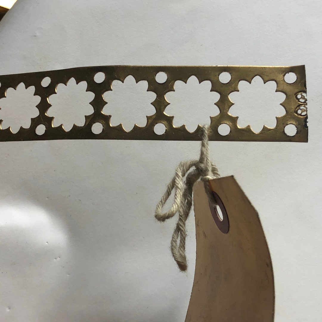 Strip of Little Flowers Cutout Gallery Banding 1” Wide (sold by the ...