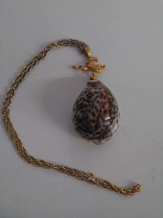 Vintage Goldtone Frog Spotted Sea Shell Pendant Neckl… - Gem