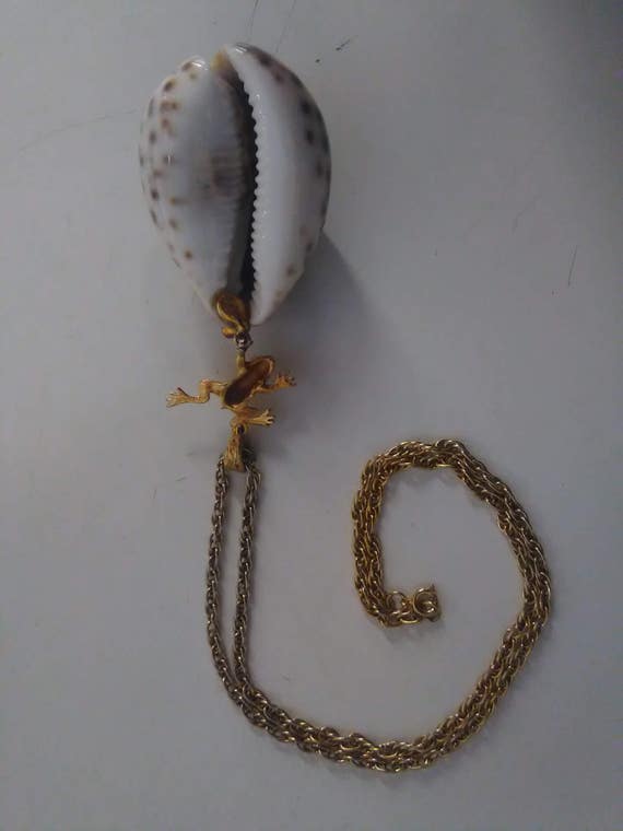 Vintage Goldtone Frog Spotted Sea Shell Pendant Neckl… - Gem