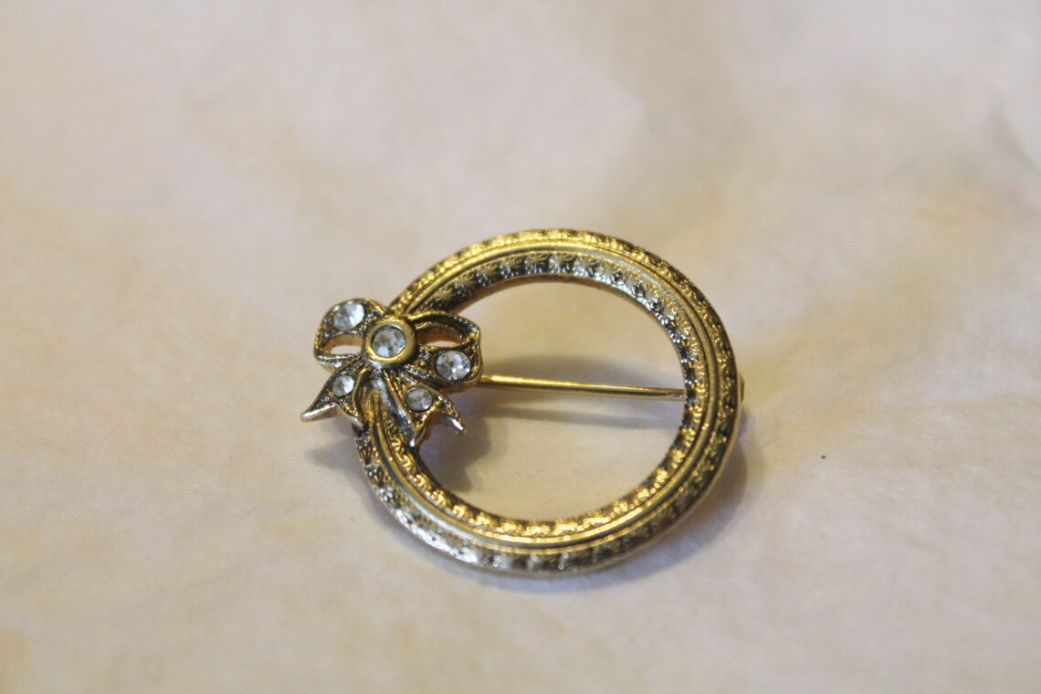 Golden Circle / Wreath With Rhinestone Bow Pin - Etsy