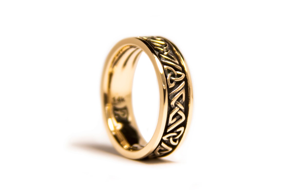 Trinity Knot Band With Pattern in 14k Gold | Etsy