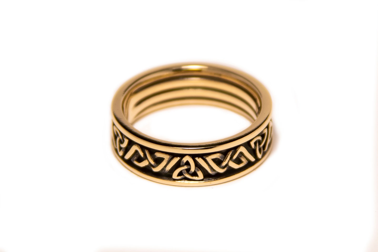 Trinity Knot Band With Pattern in 14k Gold | Etsy